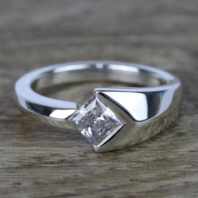 Trident Solitaire Mangagement™ Ring (1 ctw)